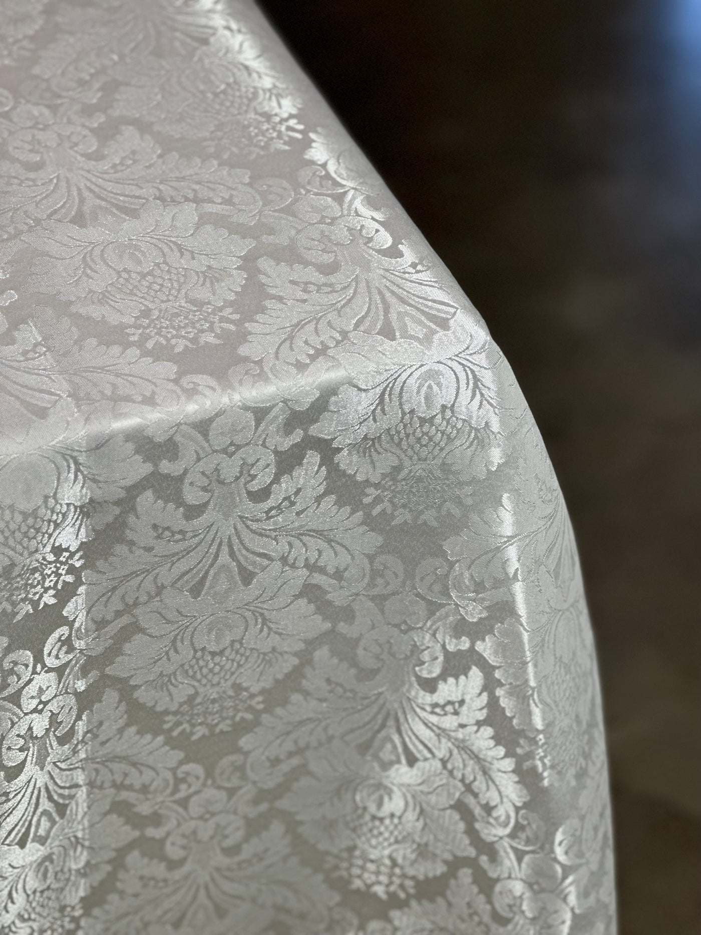 Damask Poly Table Linen in Ivory – Urquid Linen