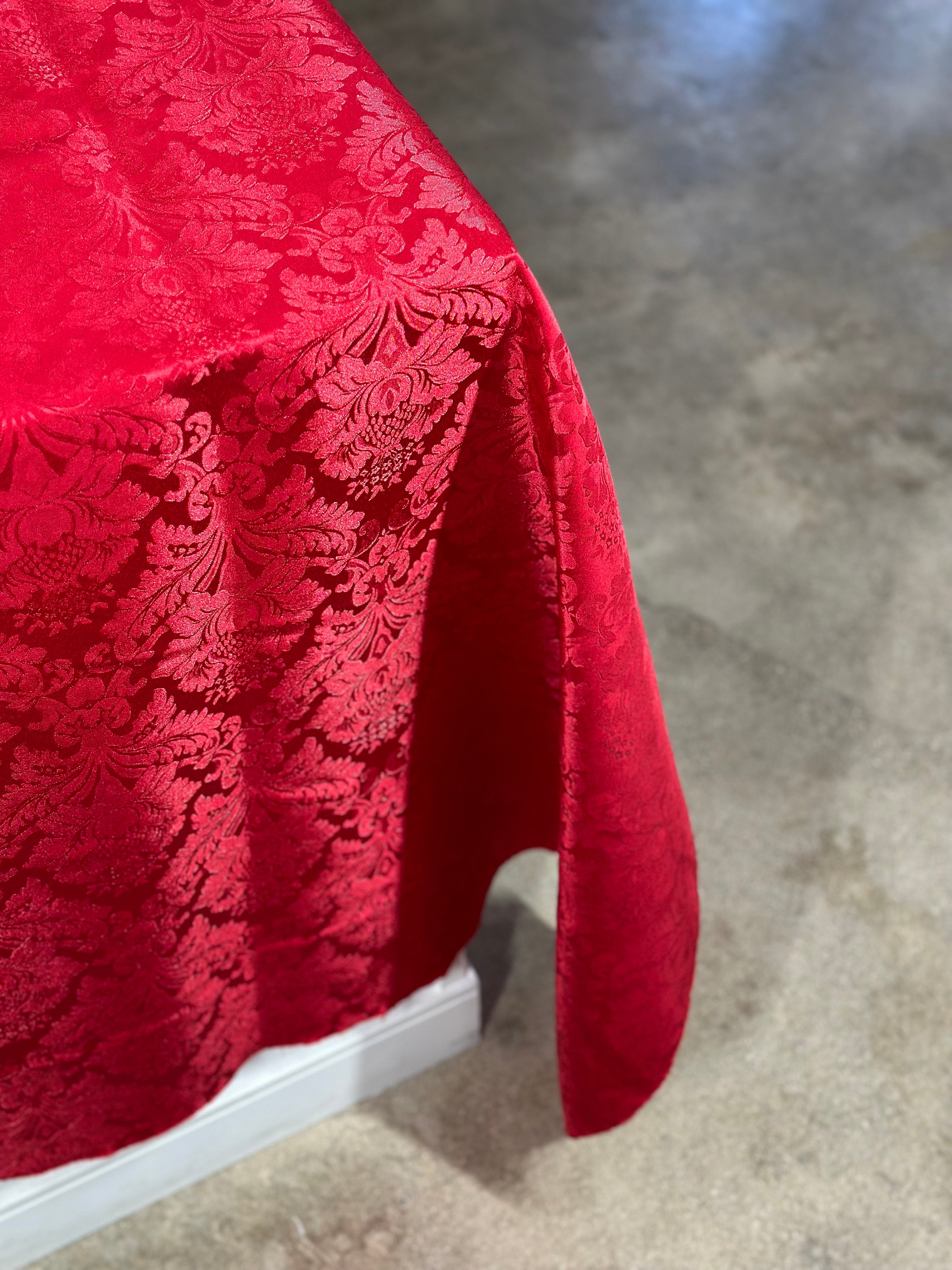 Damask Poly Table Linen in Red – Urquid Linen