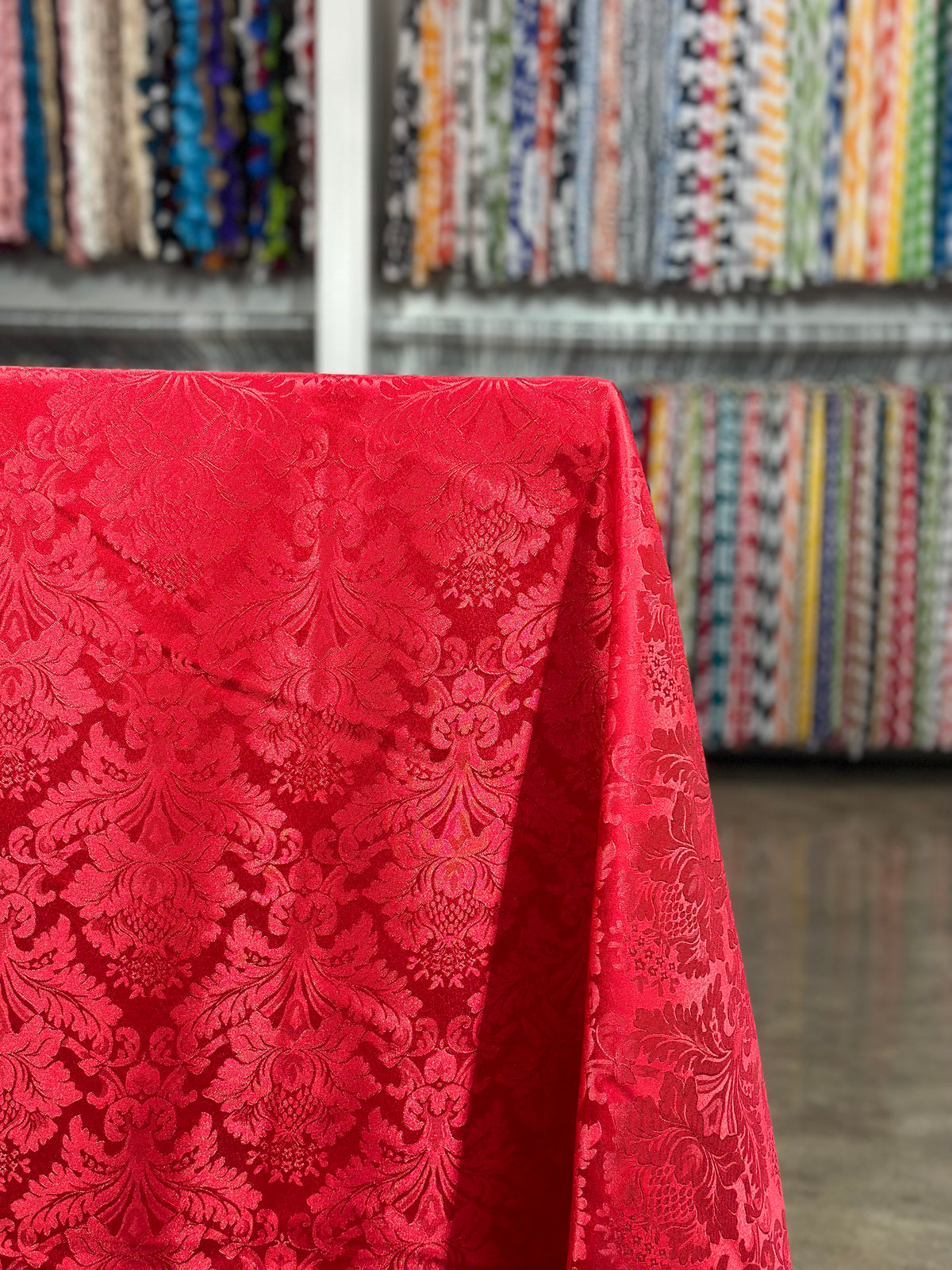 Damask Poly Table Linen in Red – Urquid Linen