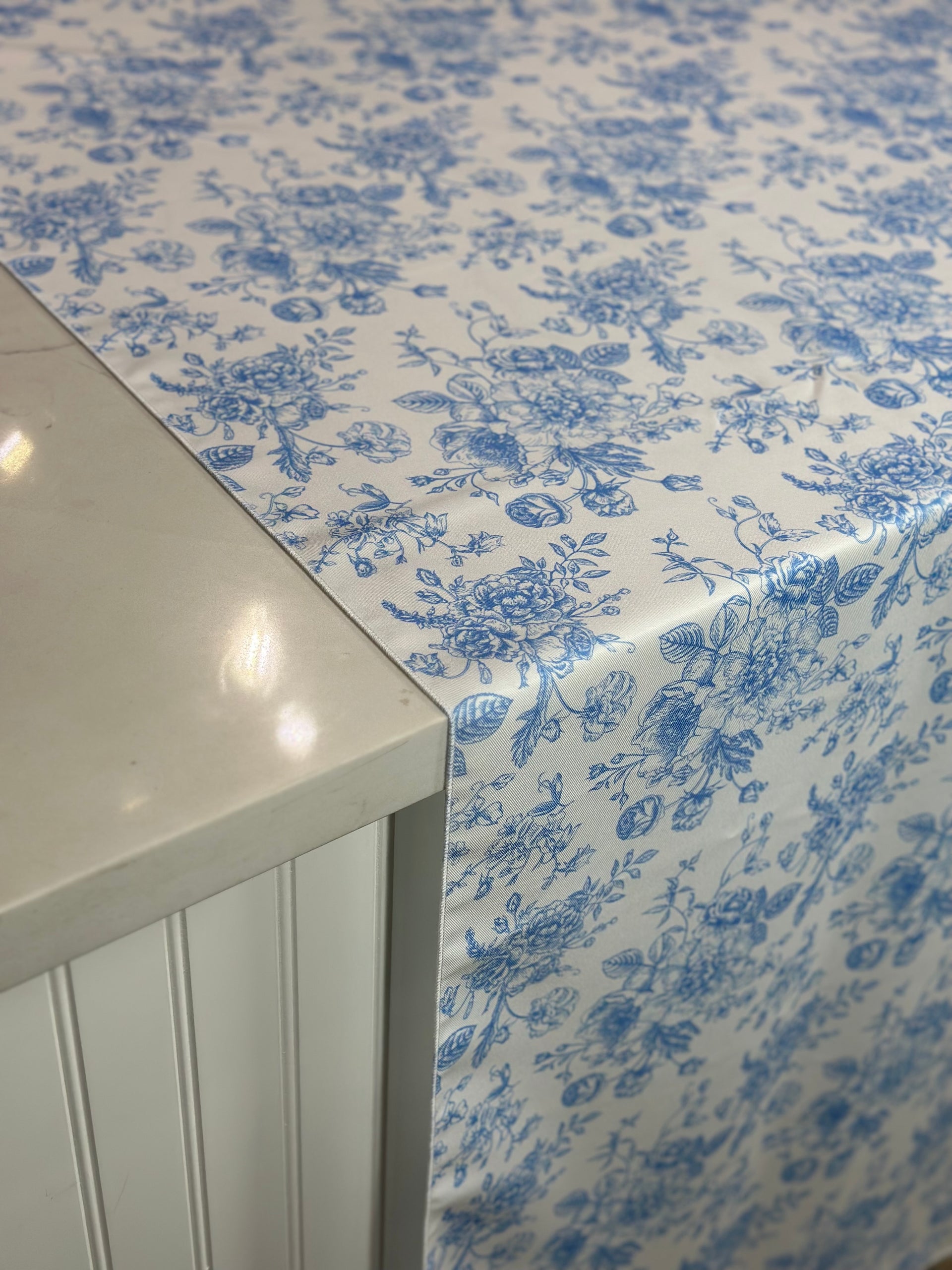 French Toile (Poly Print) Table Linen in Lt Blue – Urquid Linen