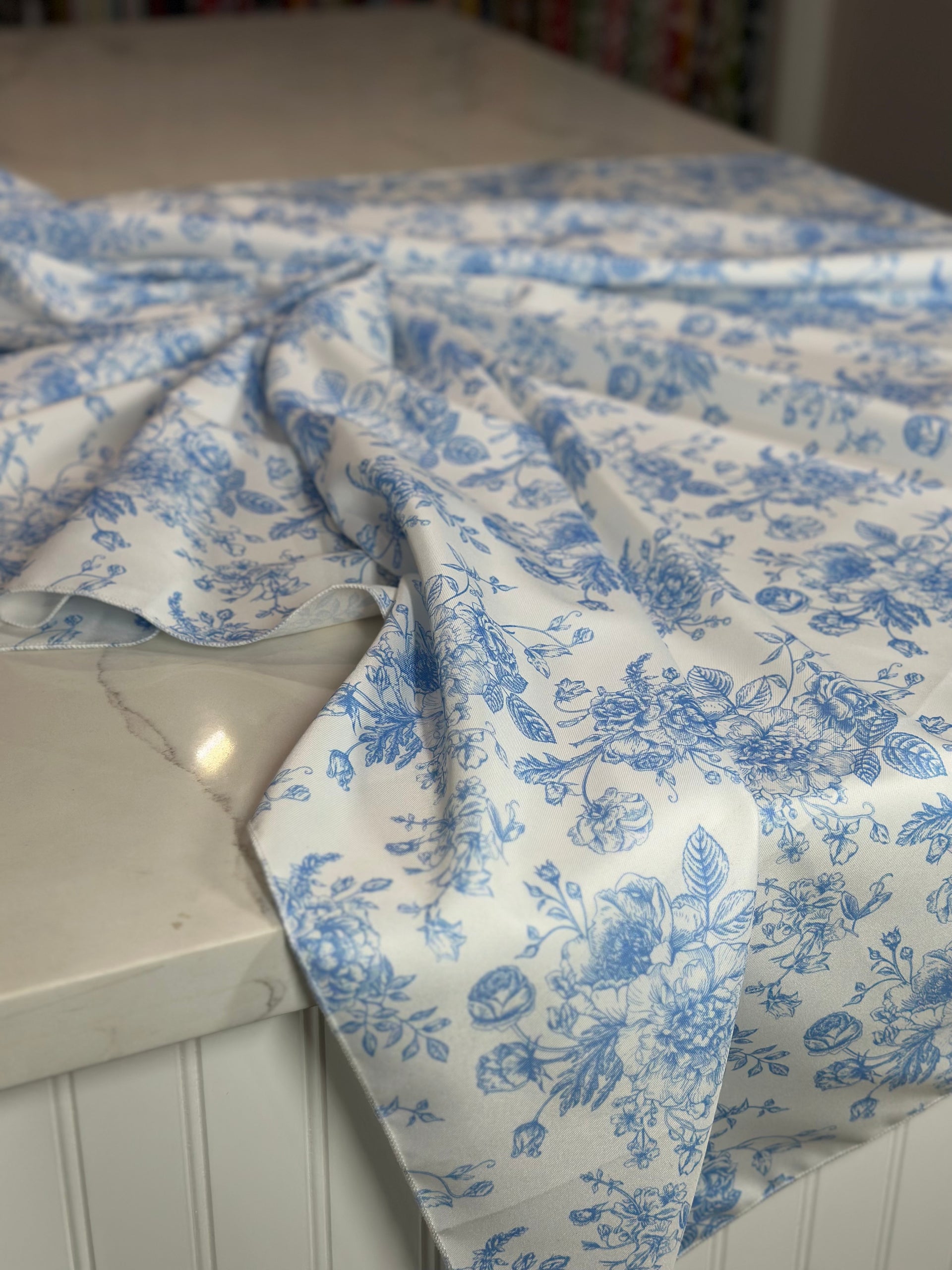 French Toile (Poly Print) Table Linen in Lt Blue – Urquid Linen