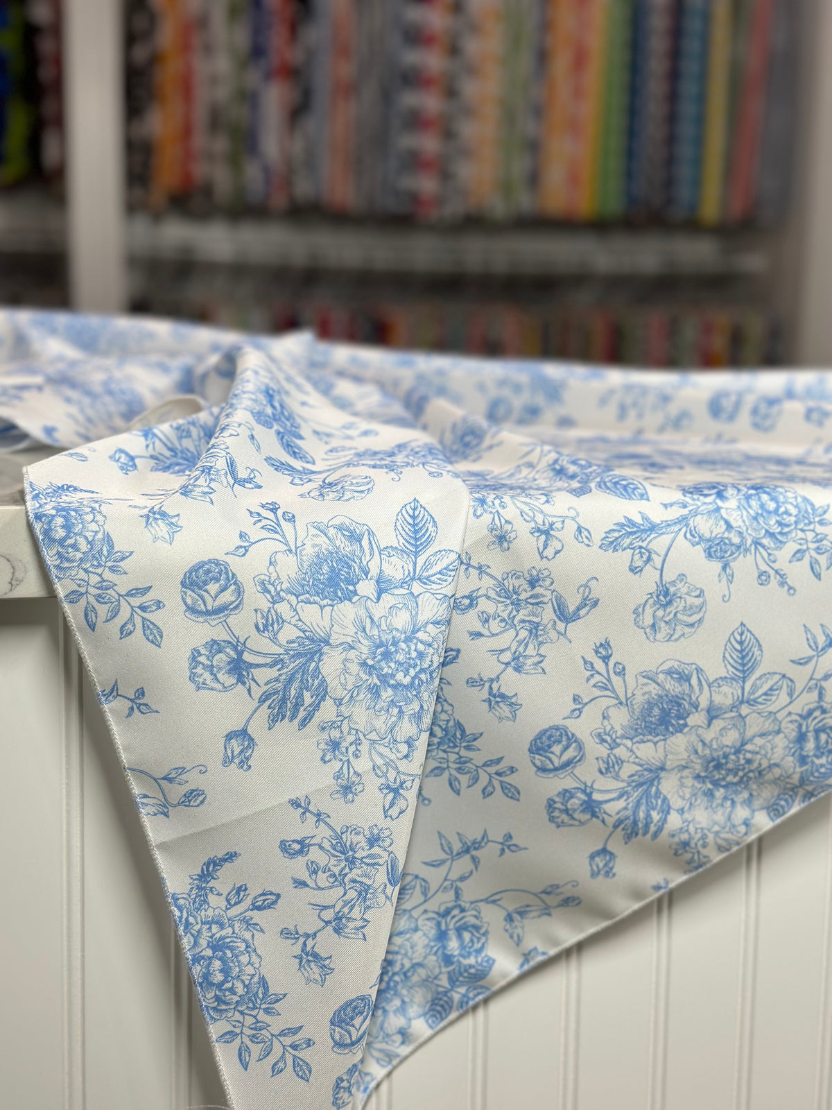 French Toile (Poly Print) Table Linen in Lt Blue – Urquid Linen
