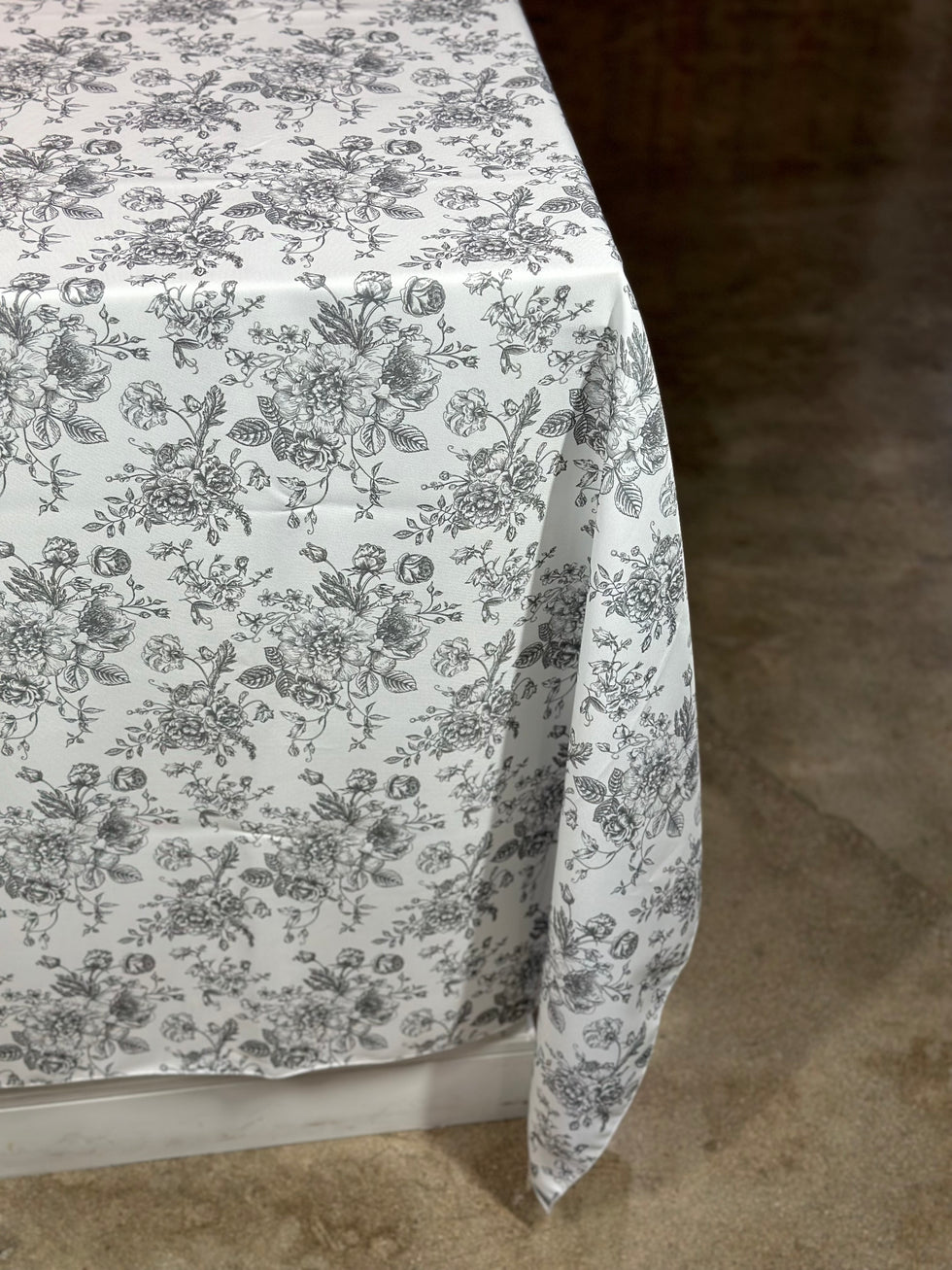 French Toile (Poly Print) Table Linen in Grey – Urquid Linen