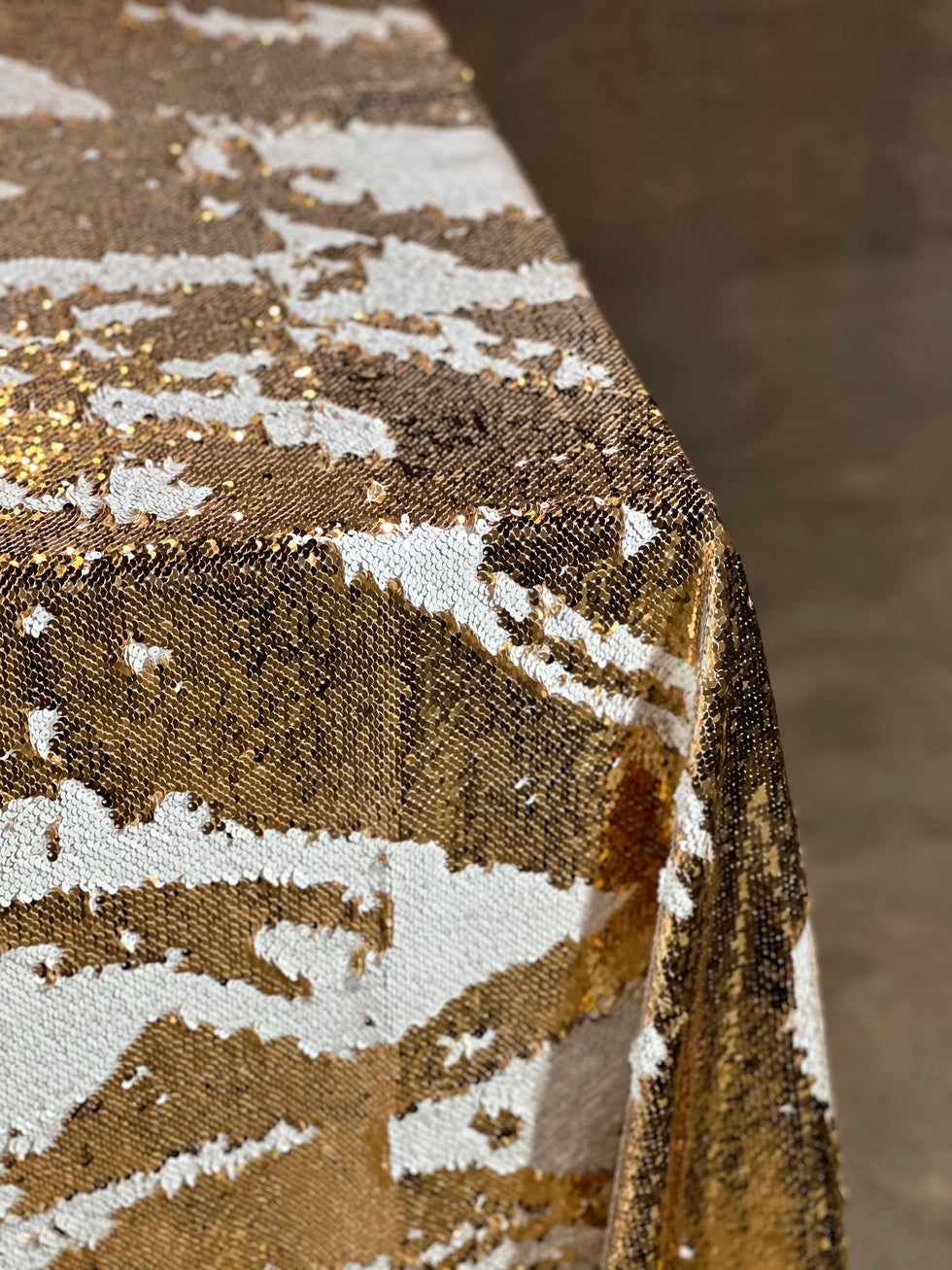 Two-Tone Sequins Tablecloths & Overlays | Urquid Linen