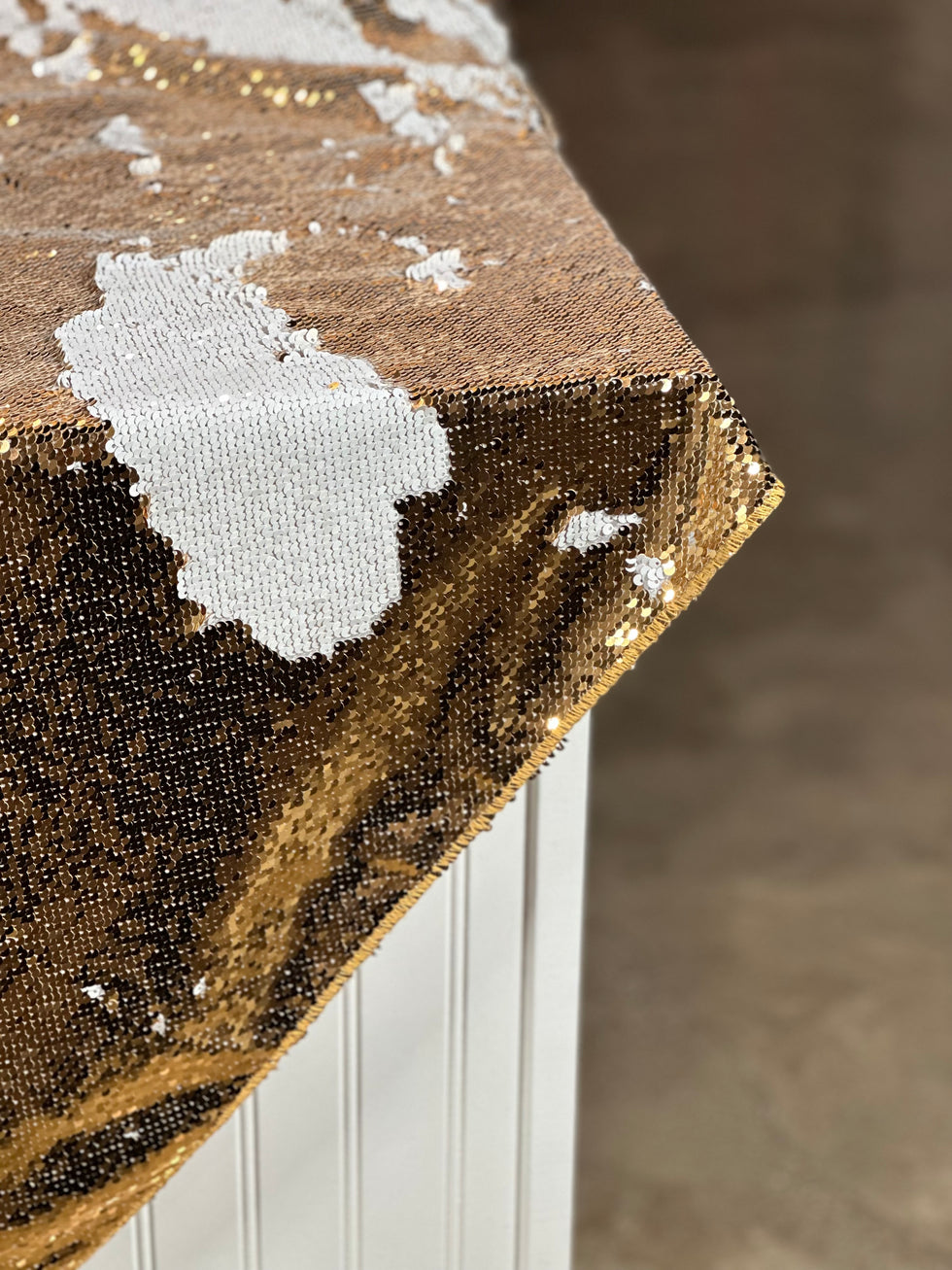 Two-Tone Sequins Tablecloths & Overlays | Urquid Linen