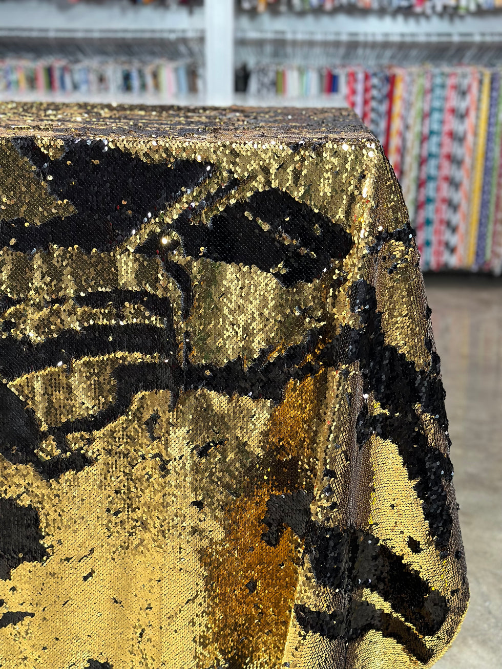 Two-Tone Sequins Tablecloths & Overlays | Urquid Linen