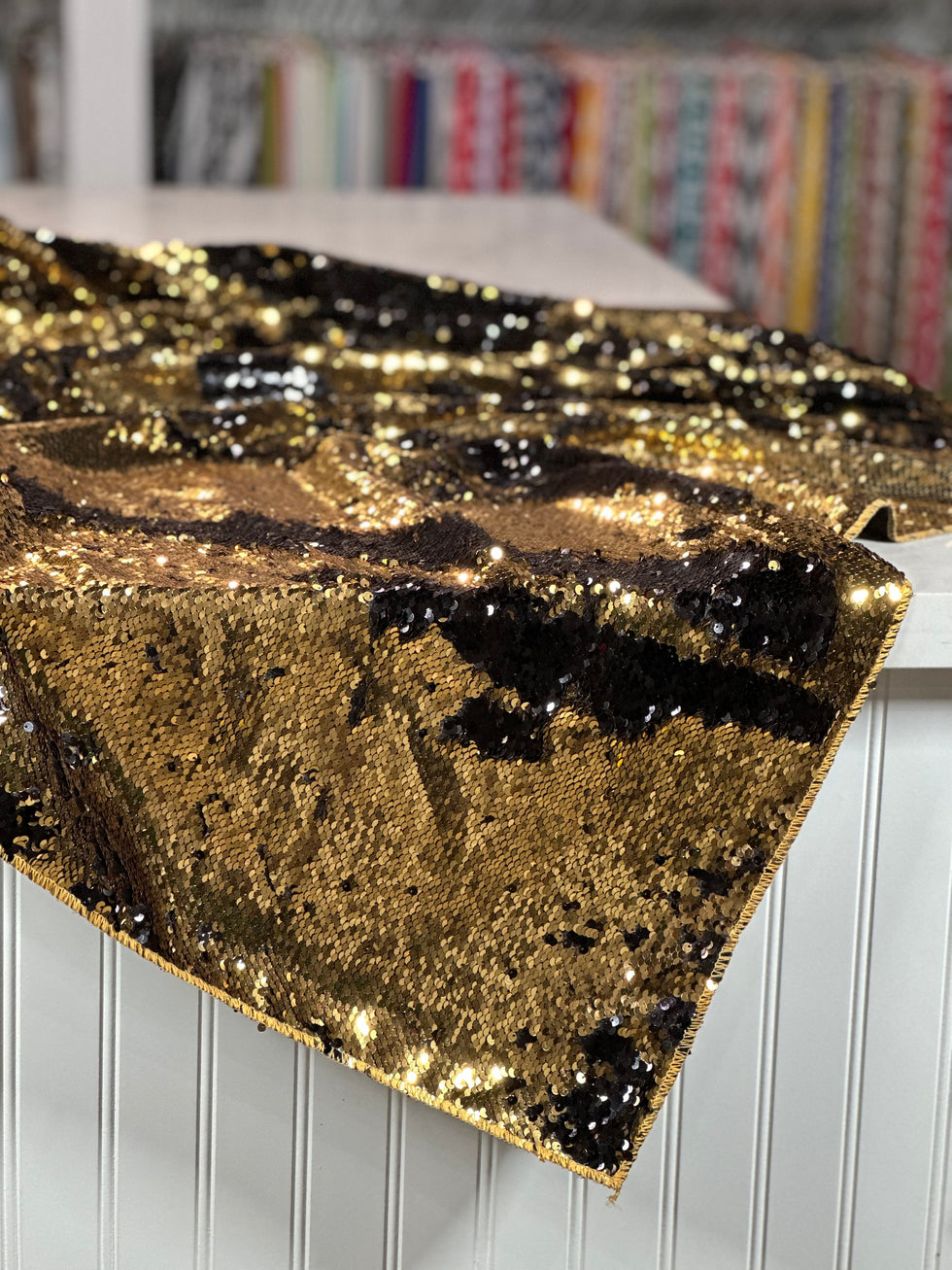 Two-Tone Sequins Tablecloths & Overlays | Urquid Linen