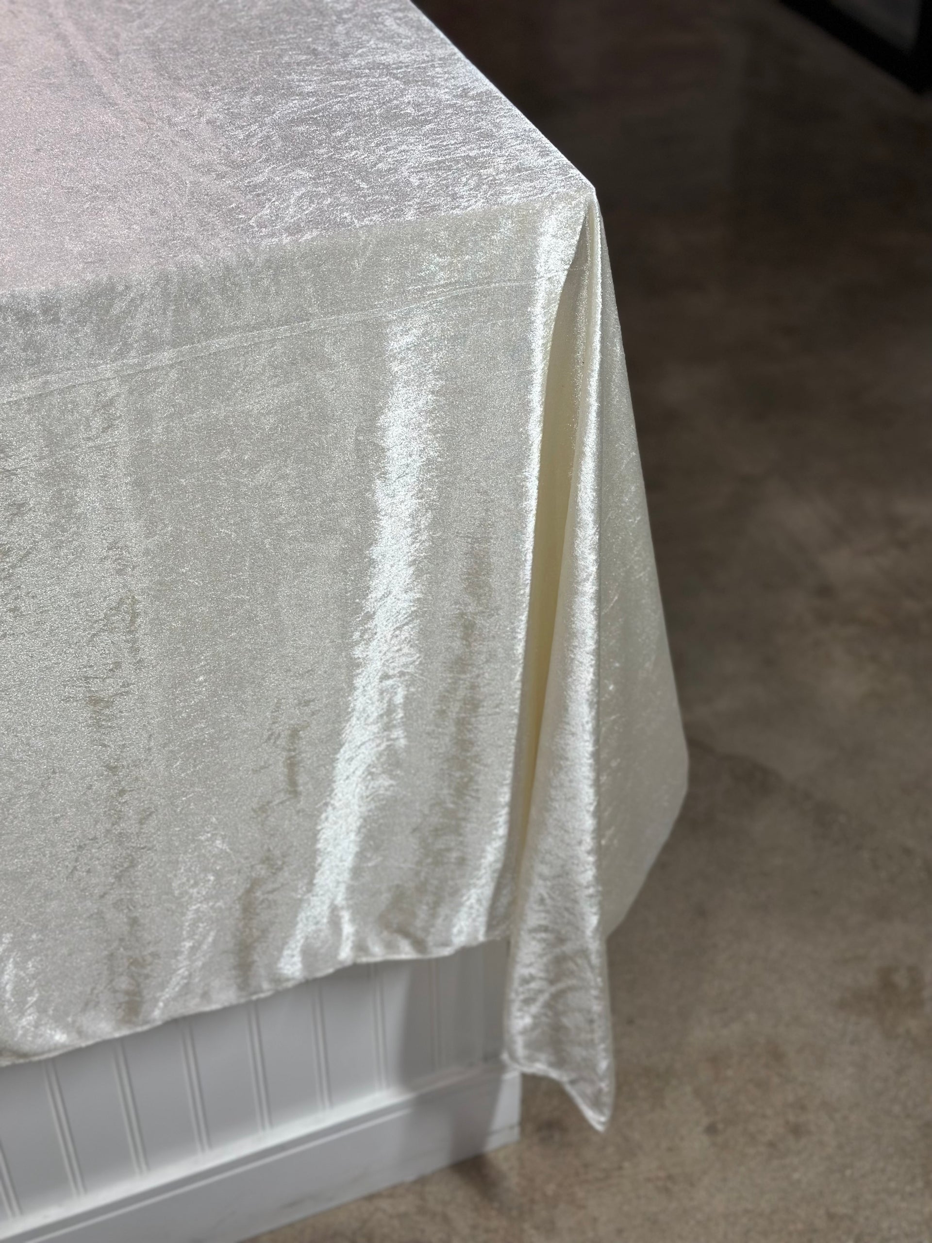 Lush Velvet Table Linen in Ivory – Urquid Linen