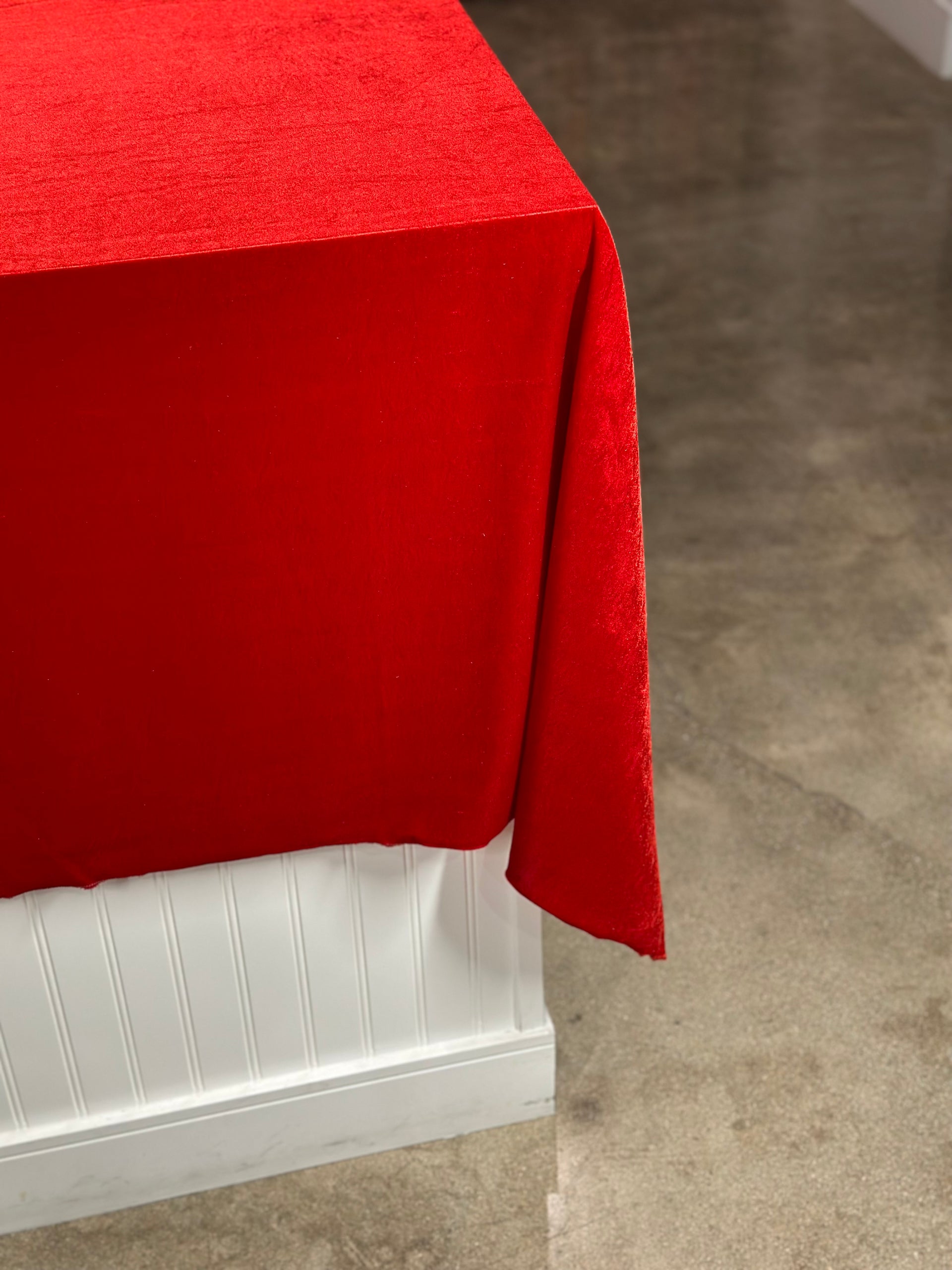Lush Velvet Table Linen in Red – Urquid Linen
