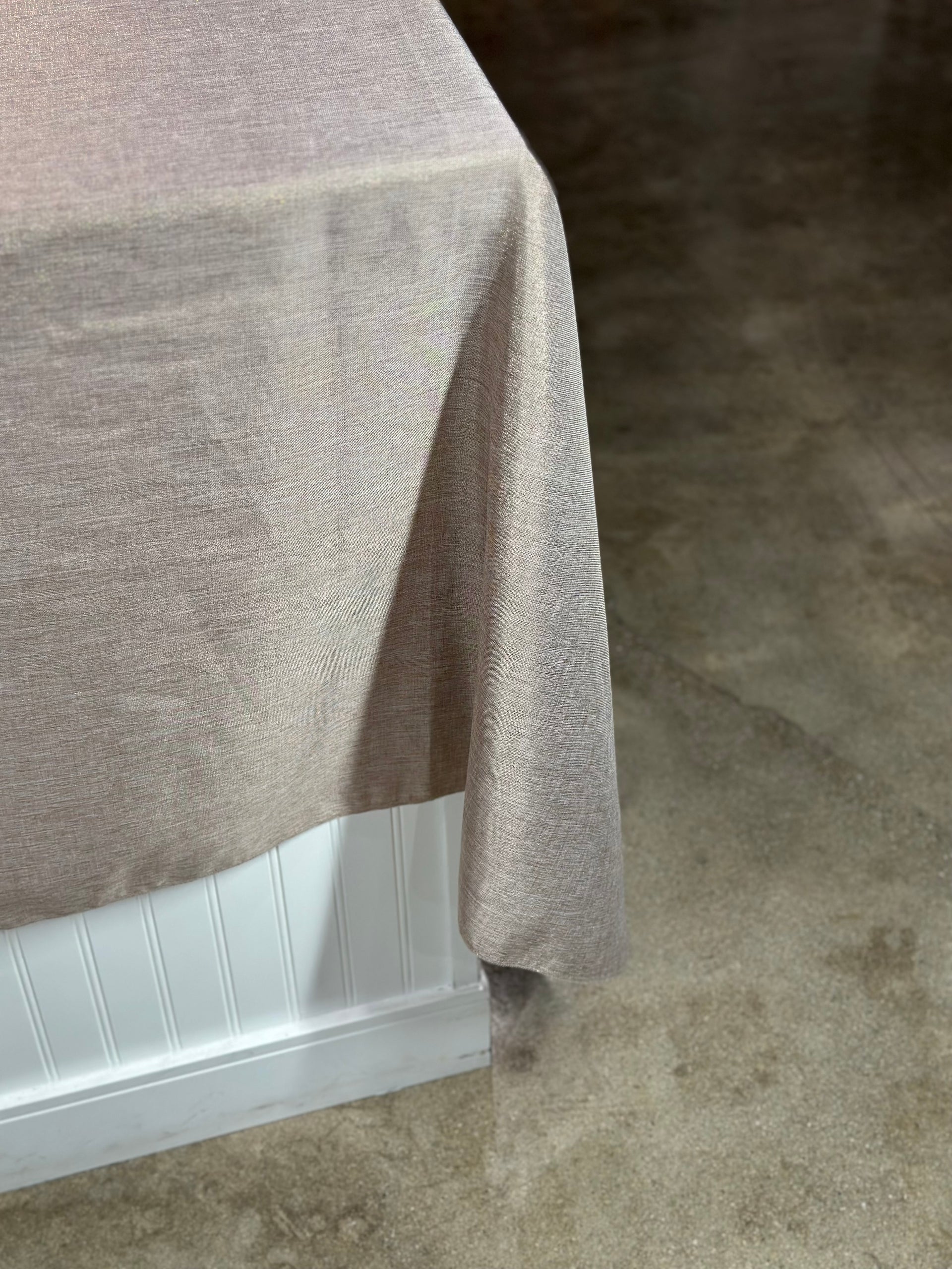Metallic Burlap Table Linen in Khaki/Gold – Urquid Linen