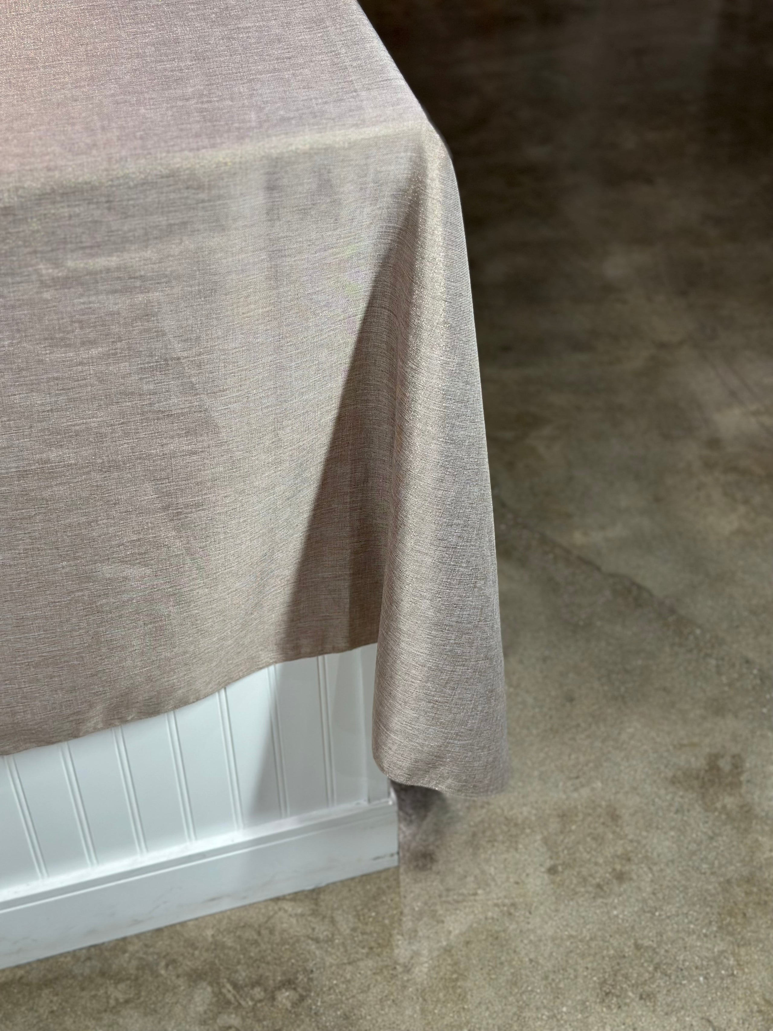 Metallic Burlap Table Linen in Khaki/Gold – Urquid Linen