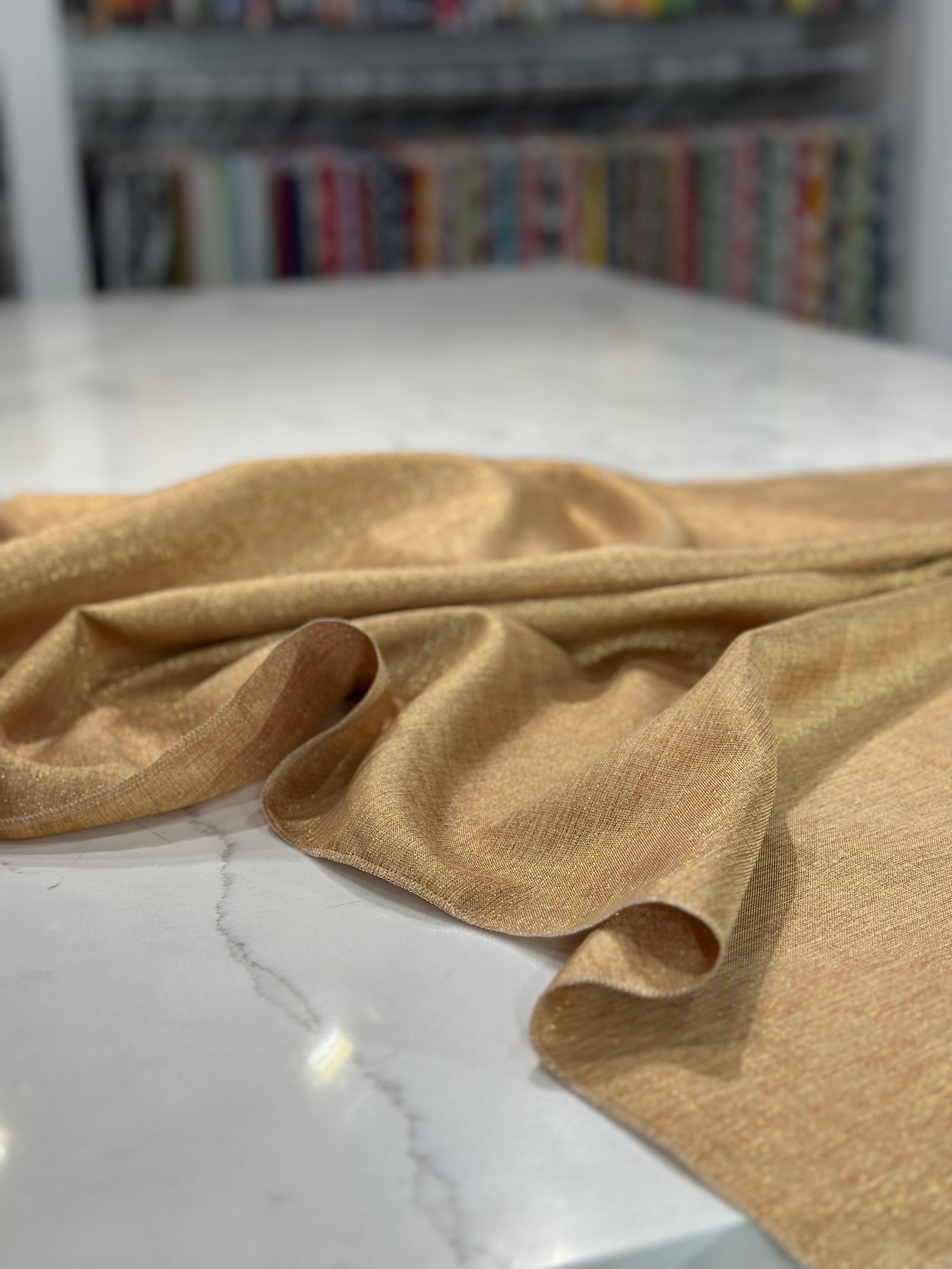 1pc - Metallic Burlap Table Linen in Gold/Gold (134" Round) – Urquid Linen