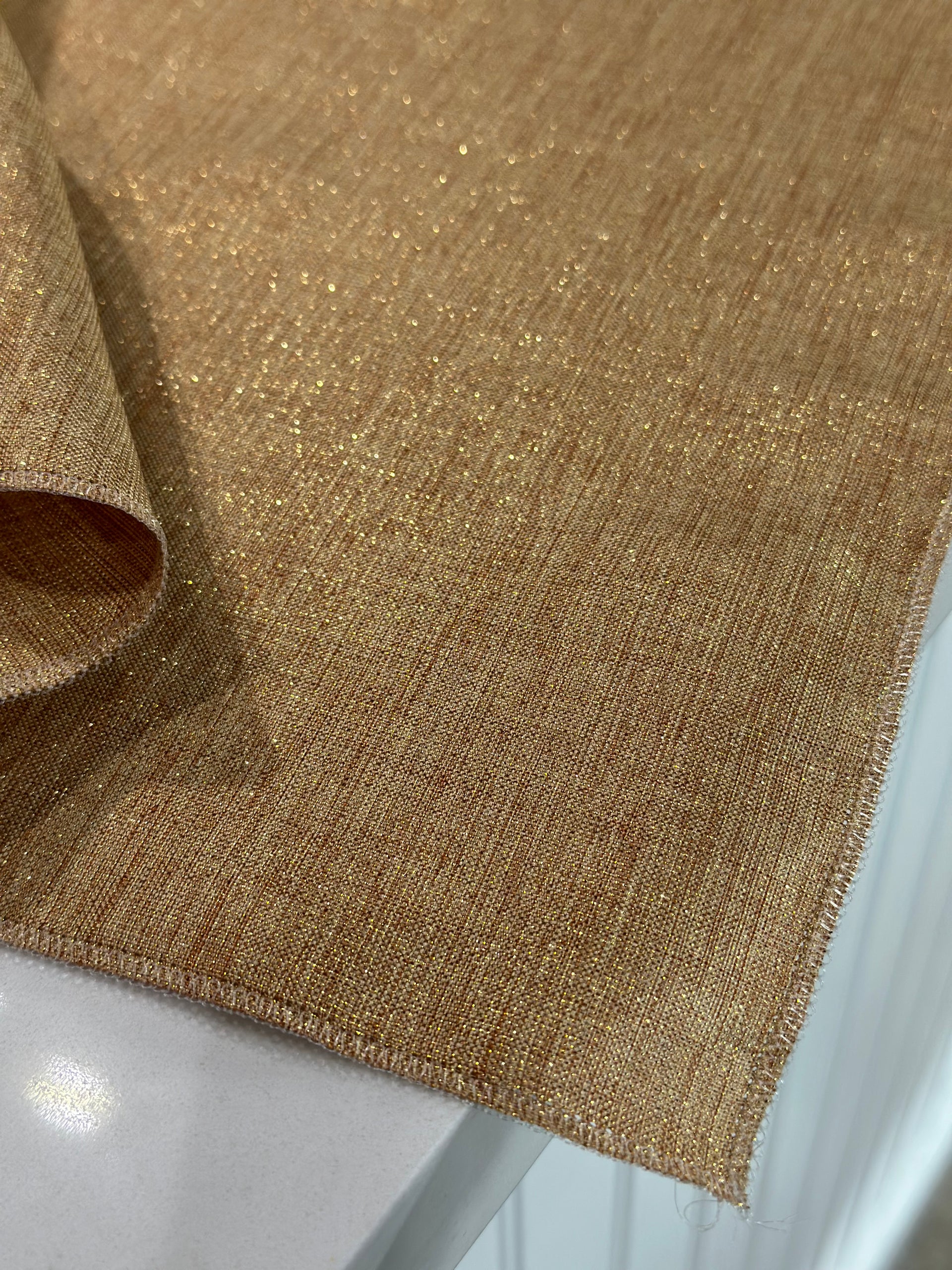 1pc - Metallic Burlap Table Linen in Gold/Gold (134" Round) – Urquid Linen