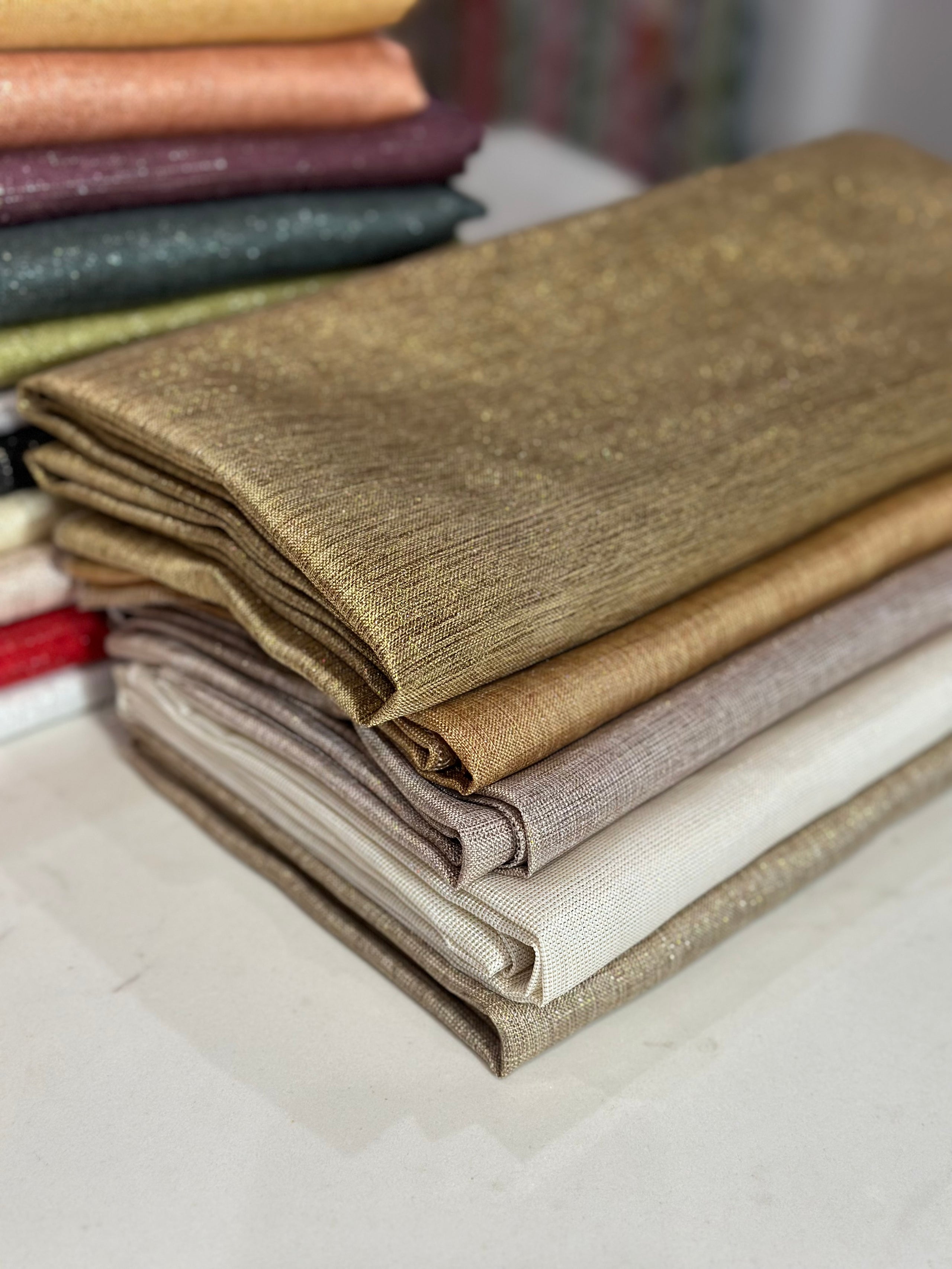 Metallic Burlap Table Linen in Khaki/Gold – Urquid Linen