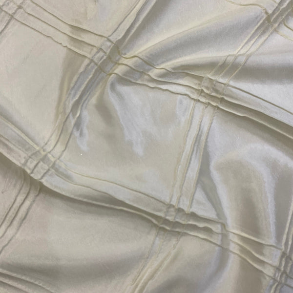 Triple Pleat Pintuck Table Linens in Ivory