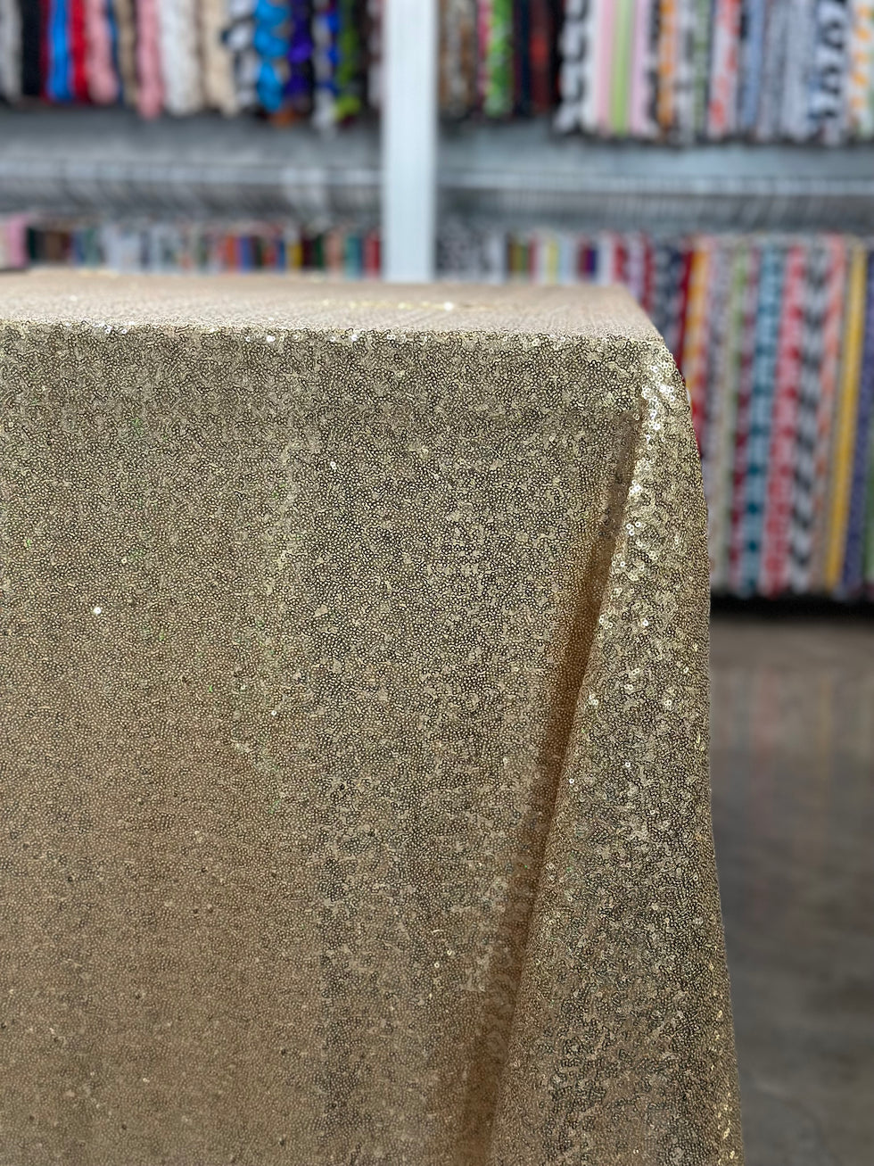 Glitz Sequins Table Linen in Gold 18K – Urquid Linen