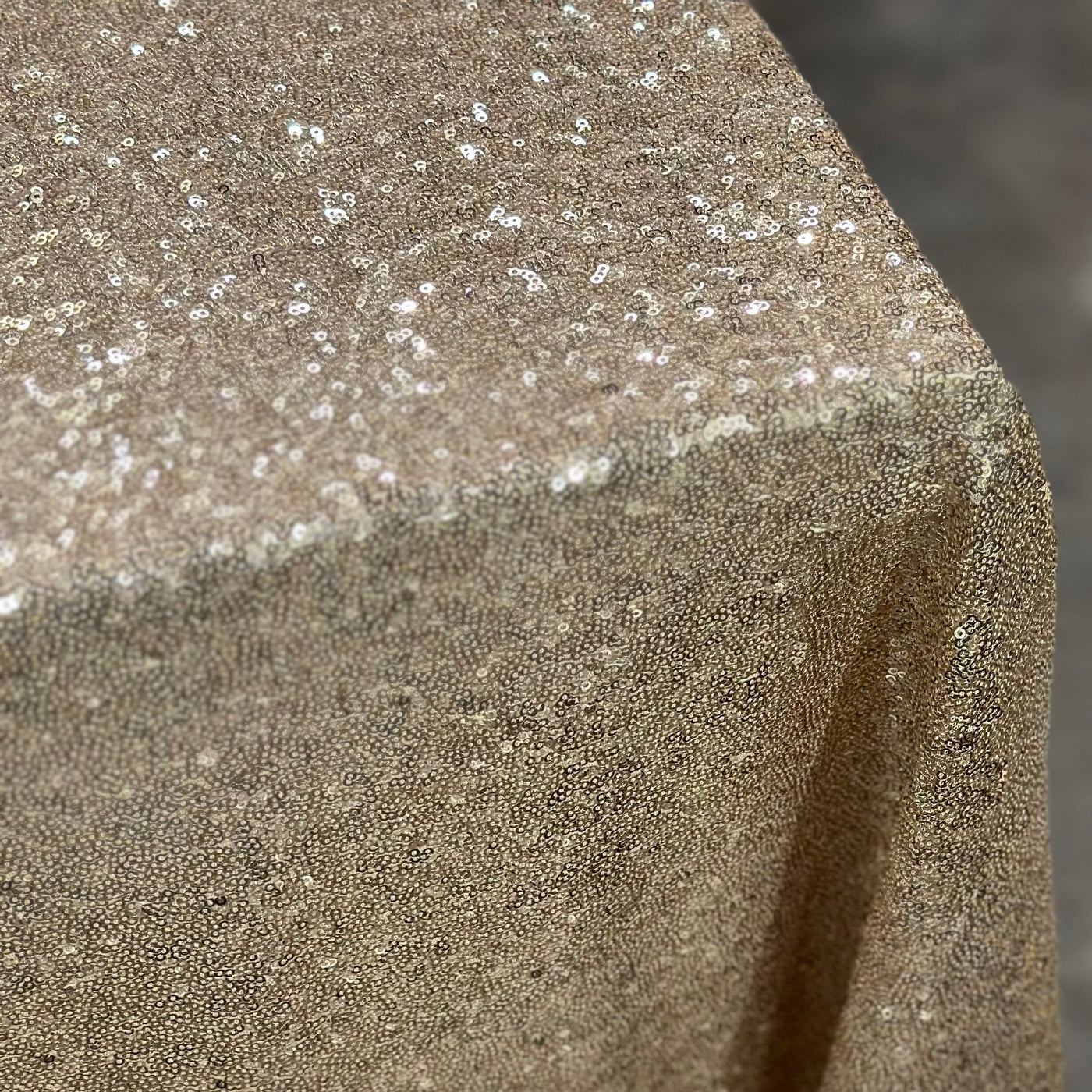 Glitz Sequins Table Linen in Gold 18K – Urquid Linen