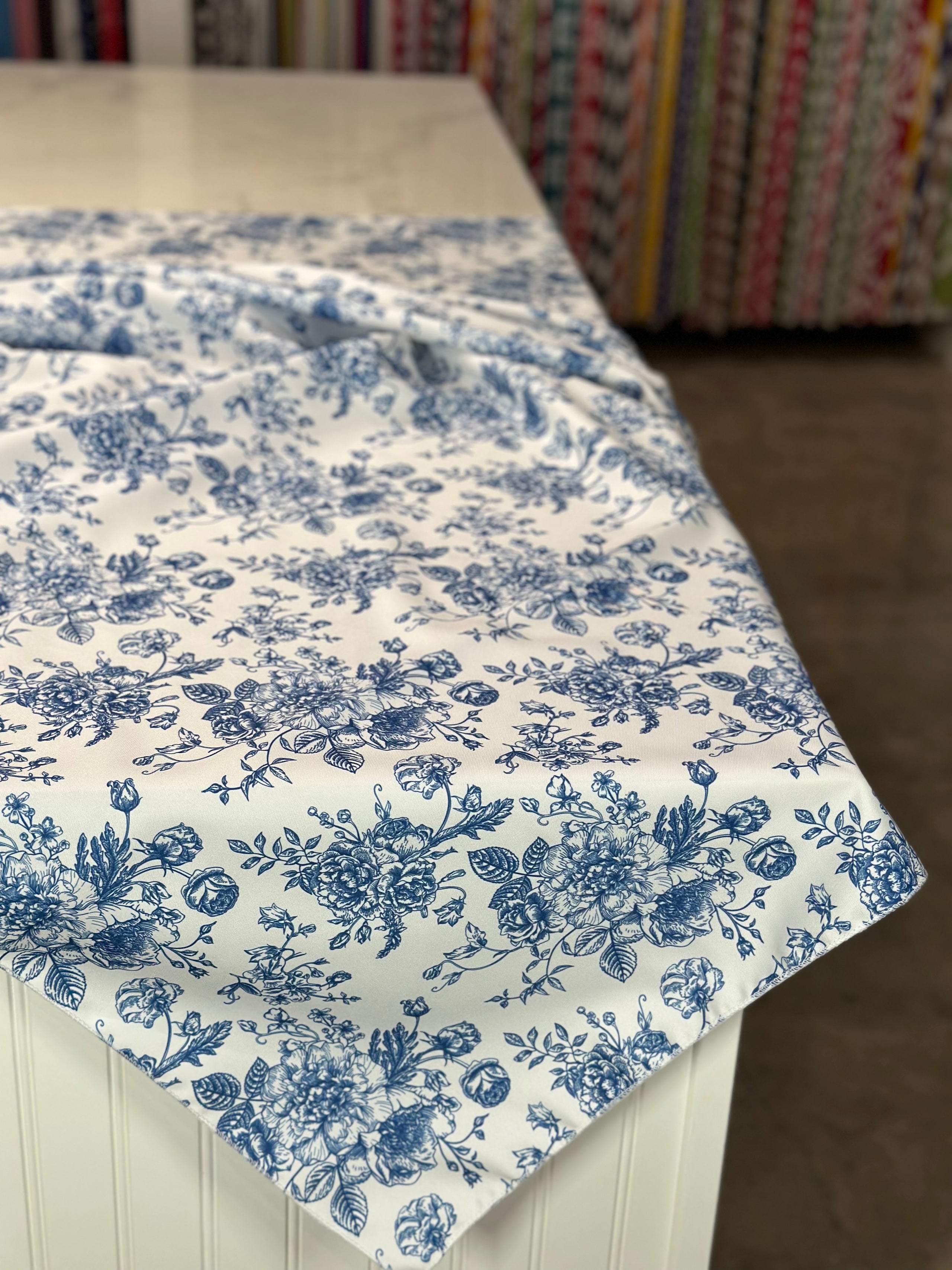 French Toile (Poly Print) Table Linen – Urquid Linen